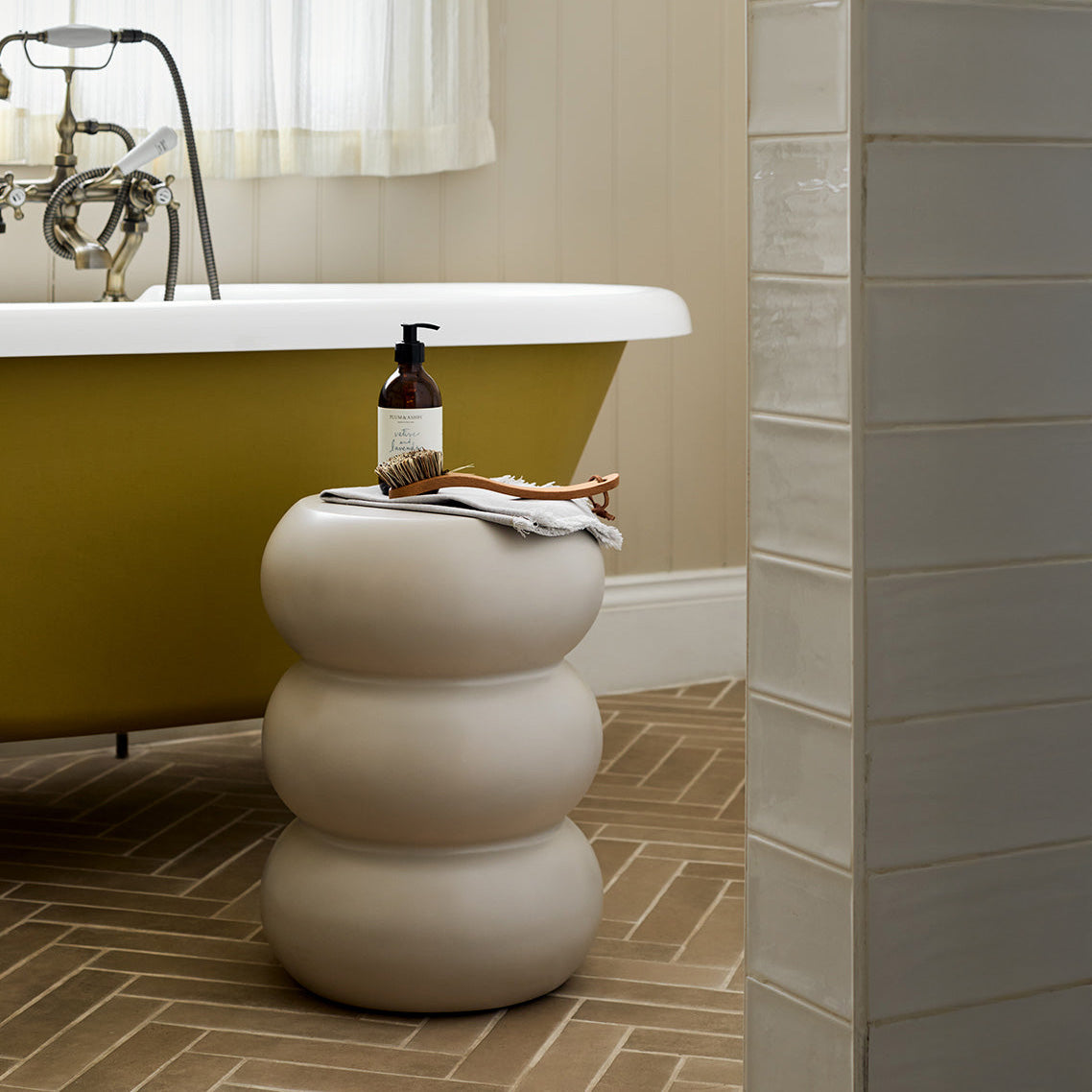 Essie Curvy Side Table in Panna Cotta