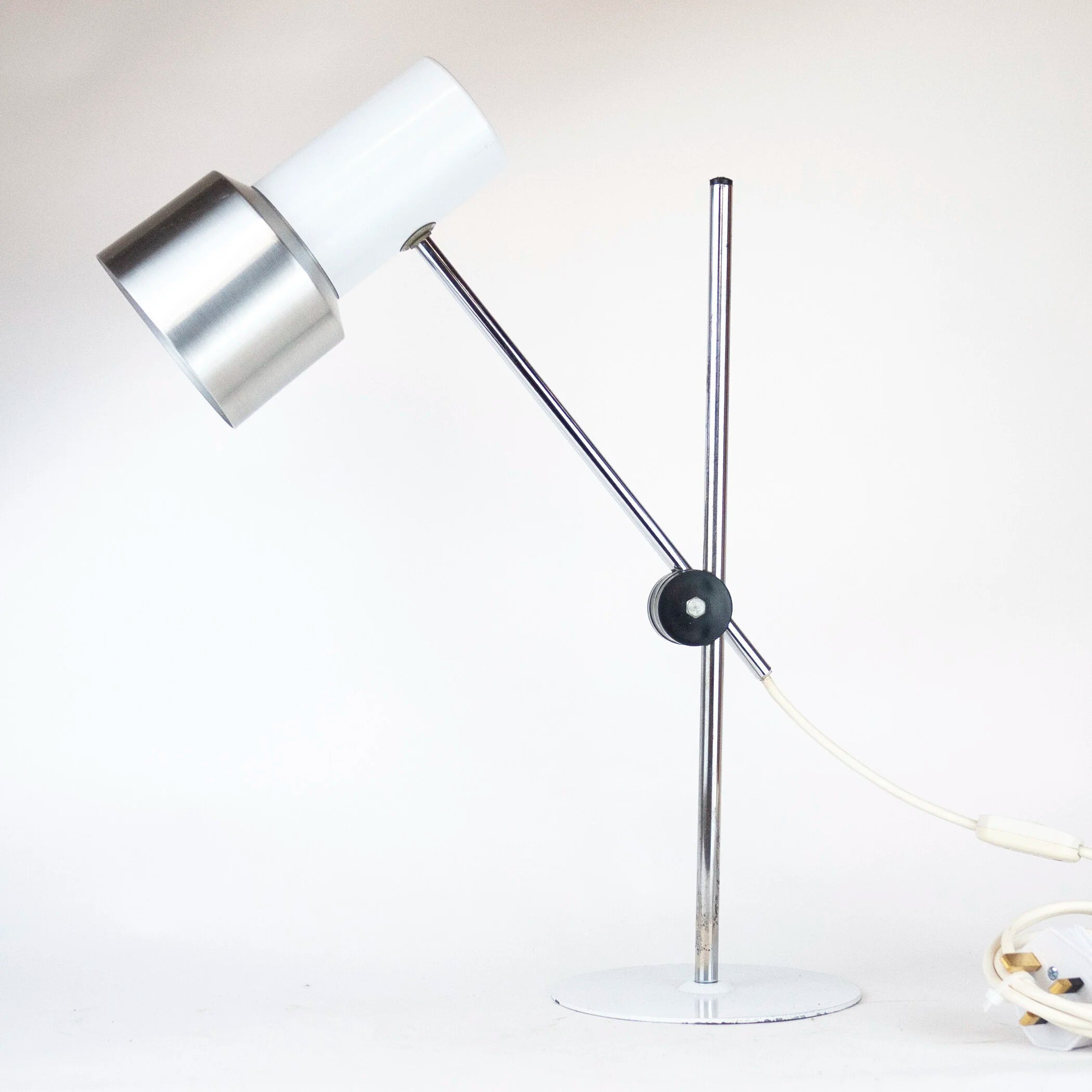Vintage Italian White Aluminium Desk Lamp by Prova, 1960s