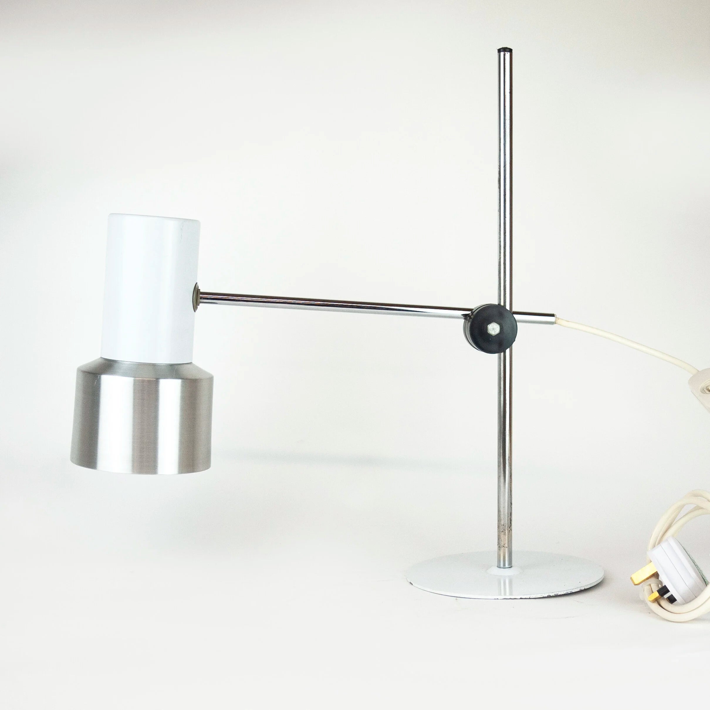 Vintage Italian White Aluminium Desk Lamp by Prova, 1960s
