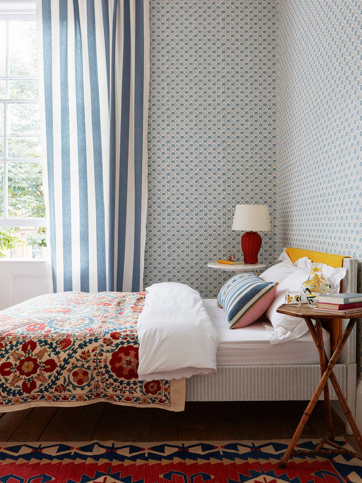 Floral Ogee Wallpaper