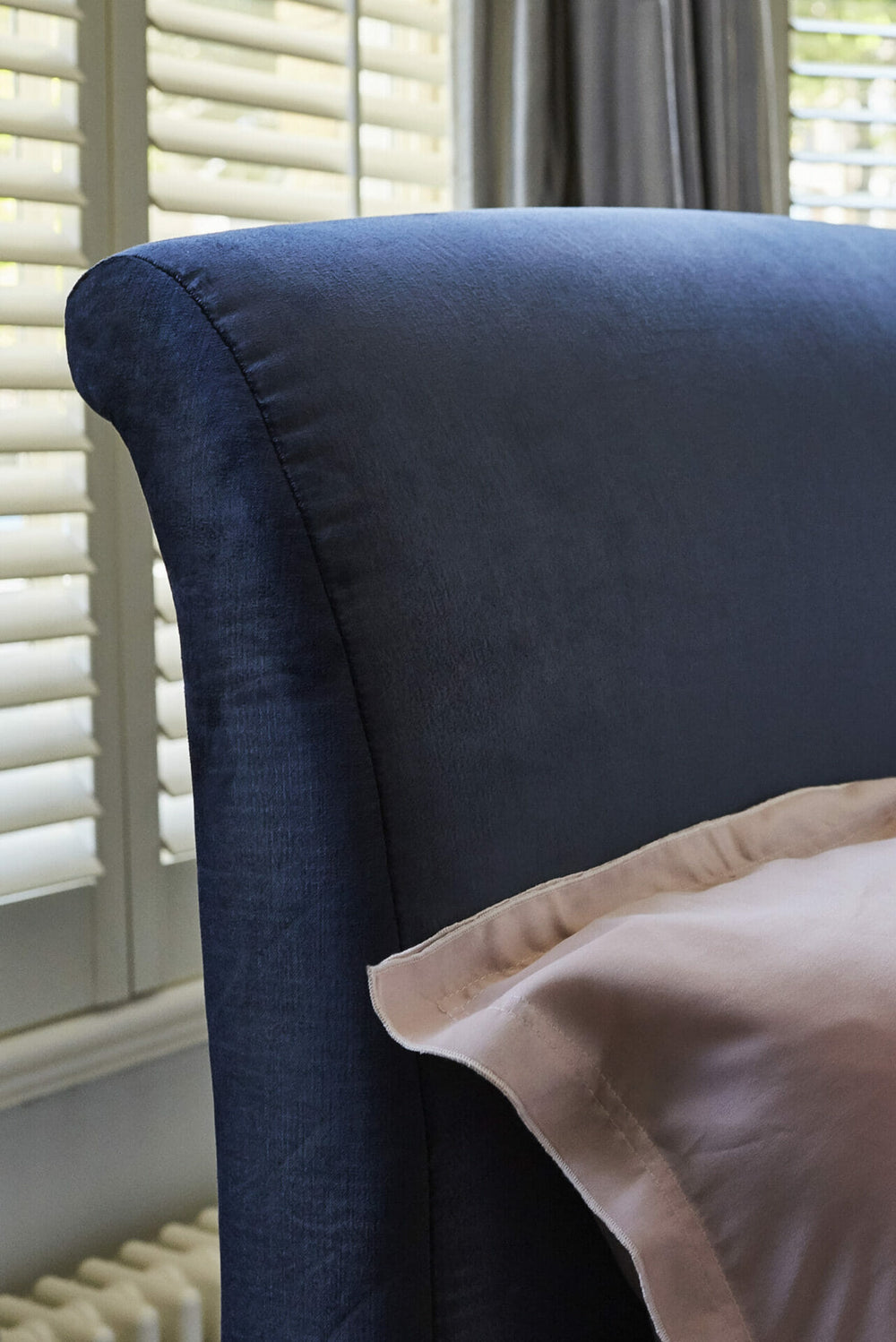 Thea Curved Ottoman Bed | House Herringbone Weave | King